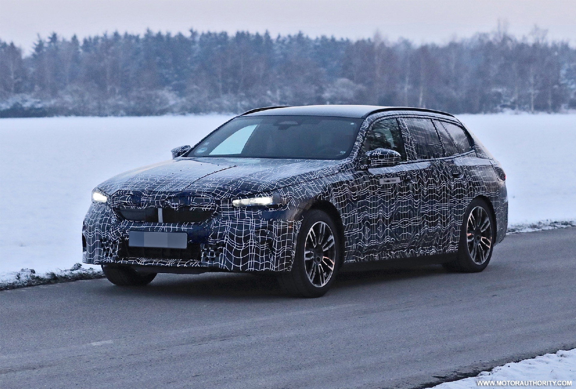 2024 BMW i5 Touring spy shots - bqg-cars